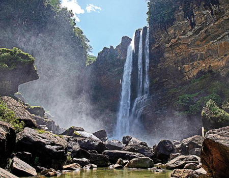 Laxapana A majestic waterfall | History of Ceylon Tea